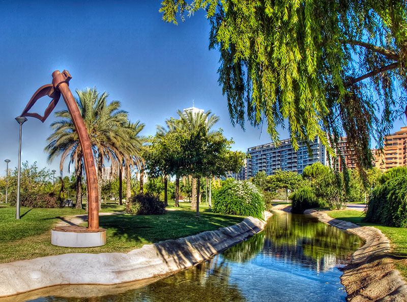 El parque del antiguo cauce del Río Turia y su paso por Valencia