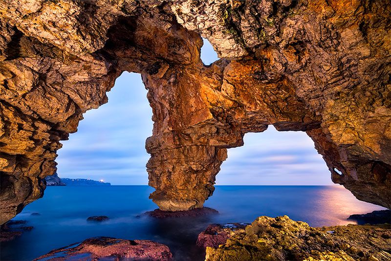 Cala Moraig y la Cueva de los Arcos